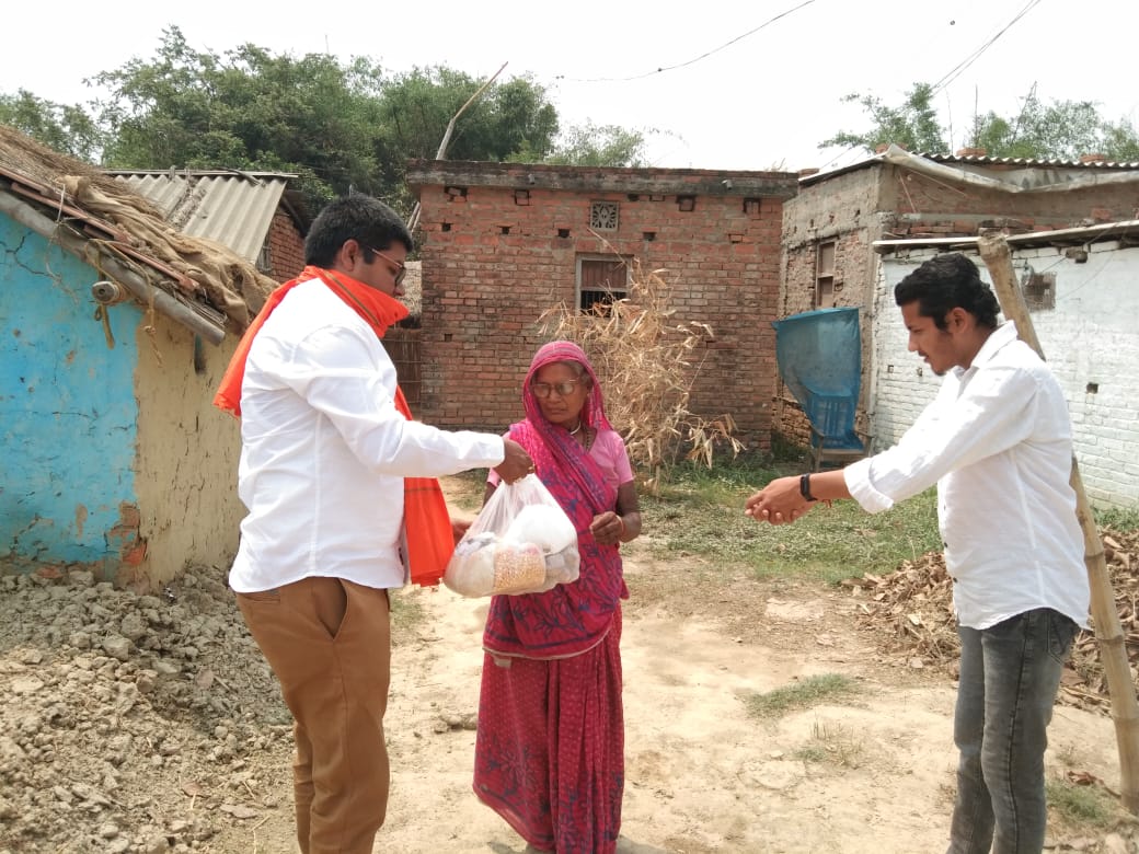 रहिका कोरोना वारियर्स के साथ अभ्युदय ने दिया लोगों को राशन – News Harpal